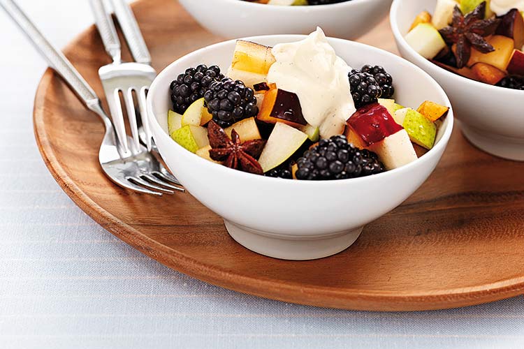 Fruktsallad med vaniljfraiche - Vinguiden.com